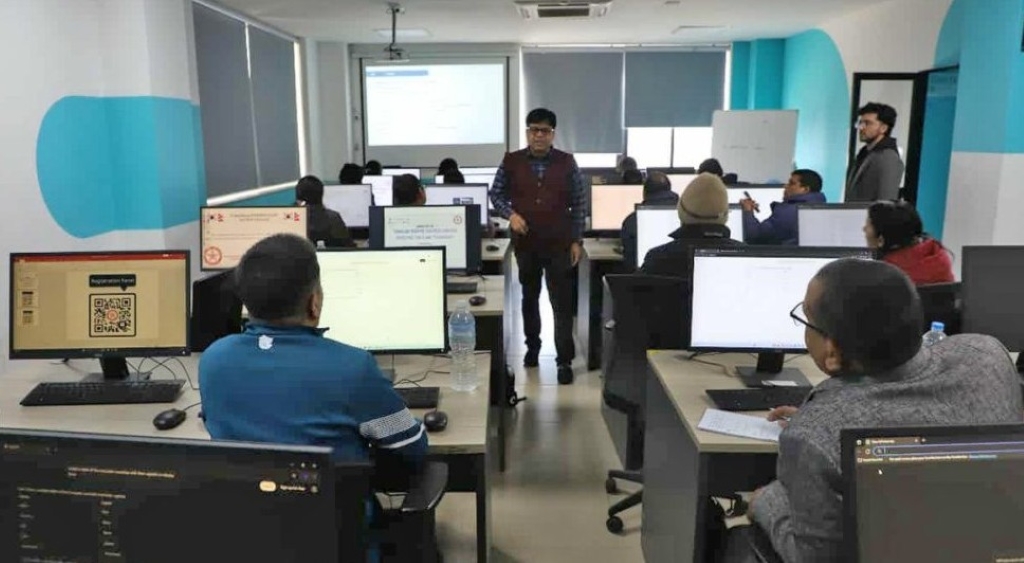 ‘स्मार्ट टिचर’ बनाउन नास्टको पहल : शिक्षकलाई एआई तालिम – Saral patrika